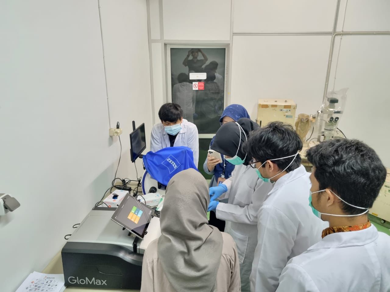Workshop Kultur Sel Menggunakan Servicebio® Cell Counting Kit-8 dan Hands On Promega GloMax ...